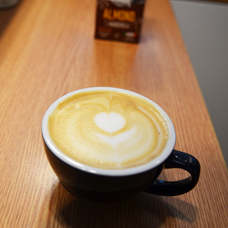 Laptele vegetal in cafea