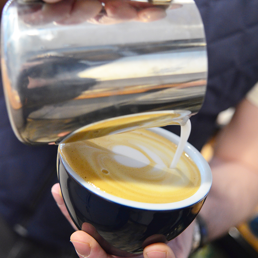 Laptele vegetal in cafea